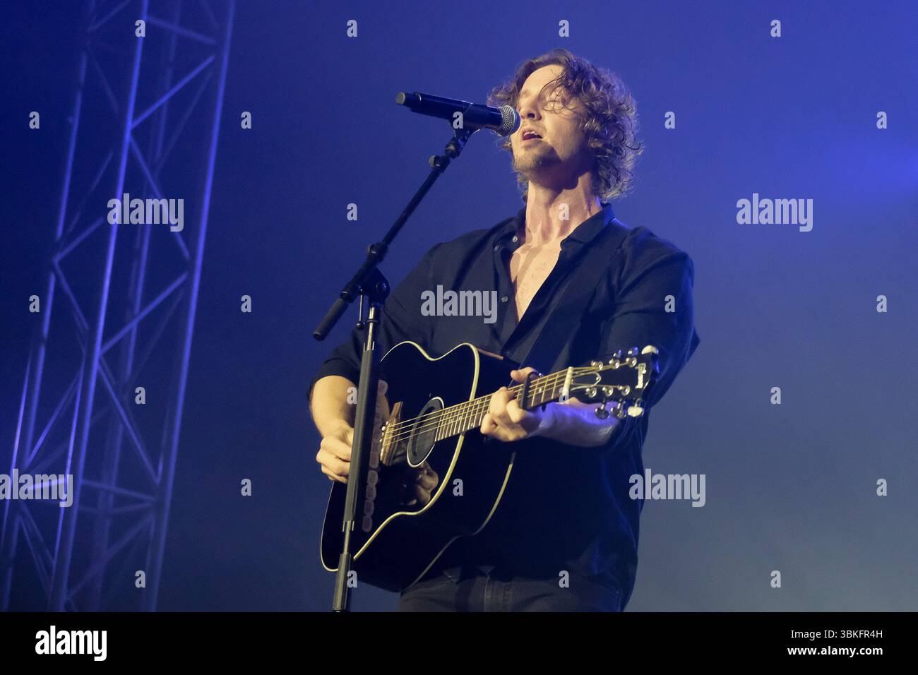 Newport, UK. 20th June, 2025. Australian singer songwriter, Dean Lewis ...