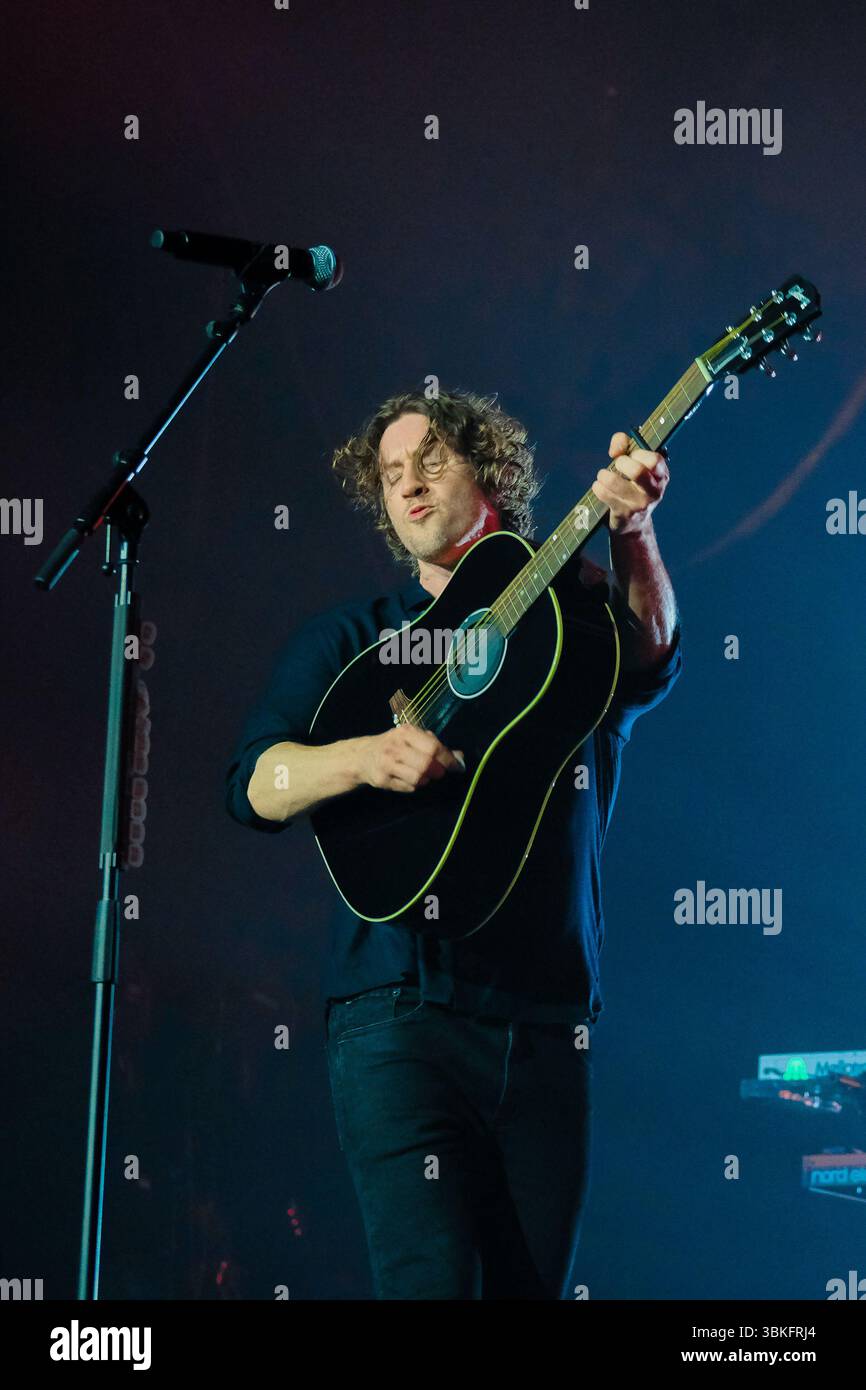 Australian singer songwriter, Dean Lewis Grant Loaney known ...