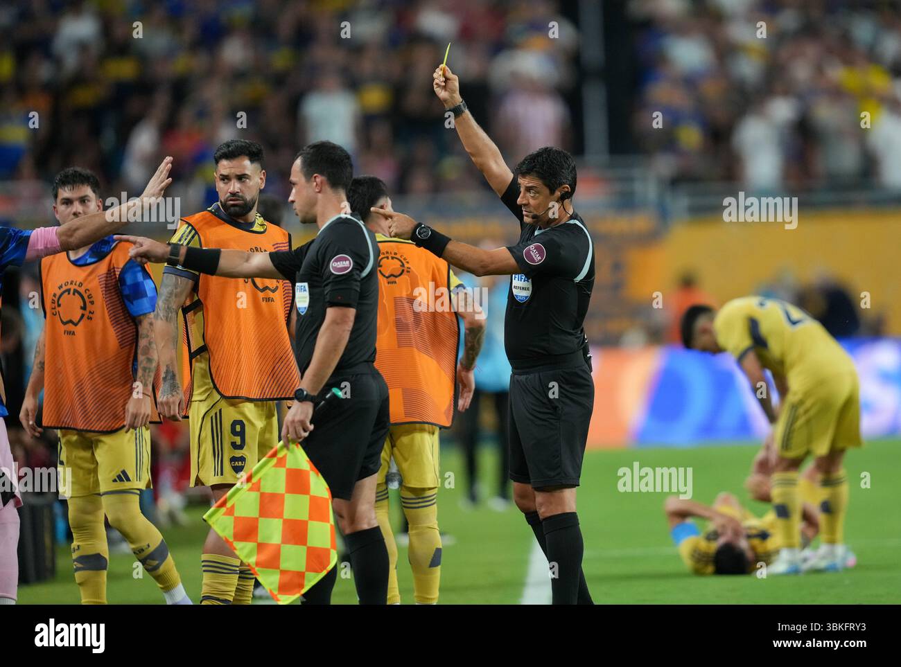 Miami, USA. 20th June, 2025. Referee Alireza Faghani (1st R) shows a ...