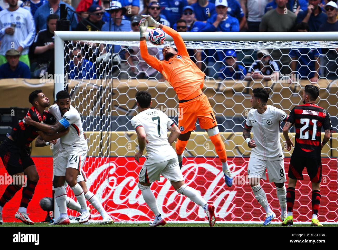 Philadelphia, USA. 20th June, 2025. Goalkeeper Robert Sanchez (3rd R ...