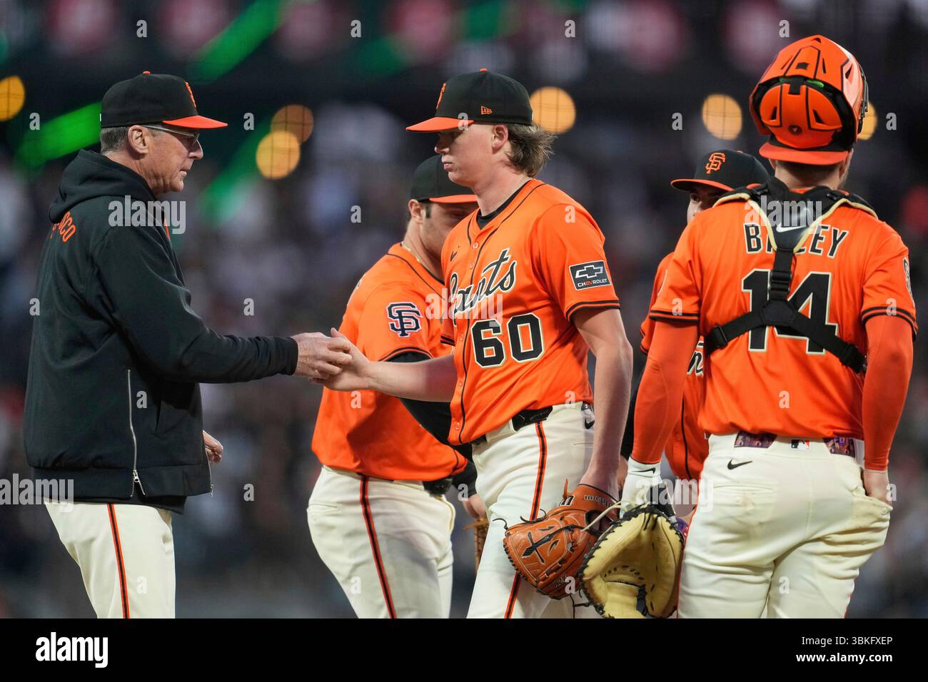 San Francisco Giants manager Bob Melvin, left, takes the ball from ...