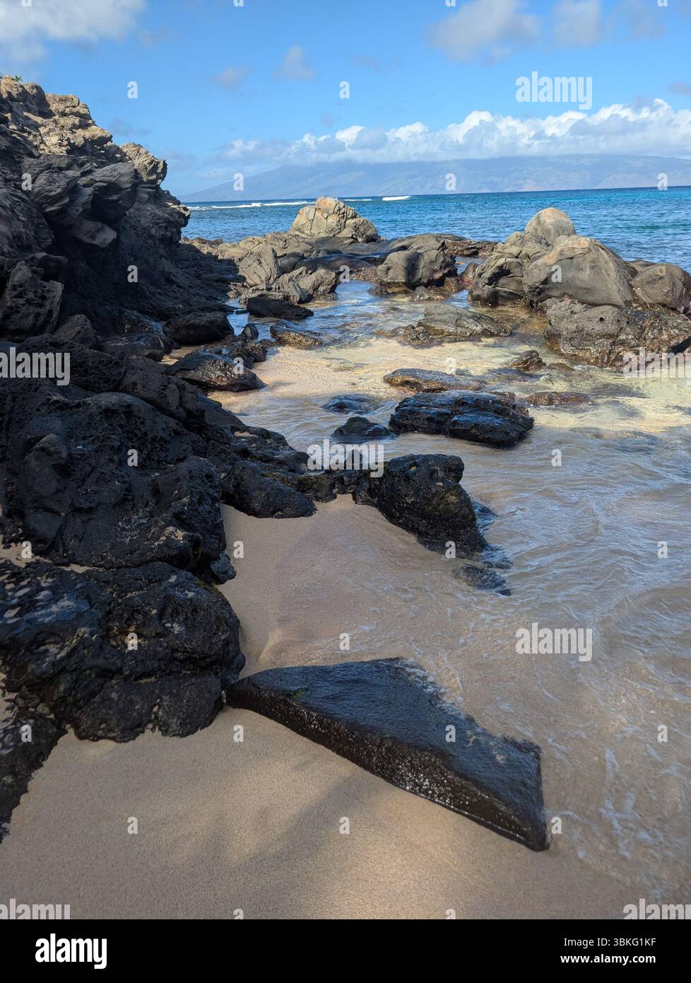 Beach scattered rock formations hi-res stock photography and images - Alamy