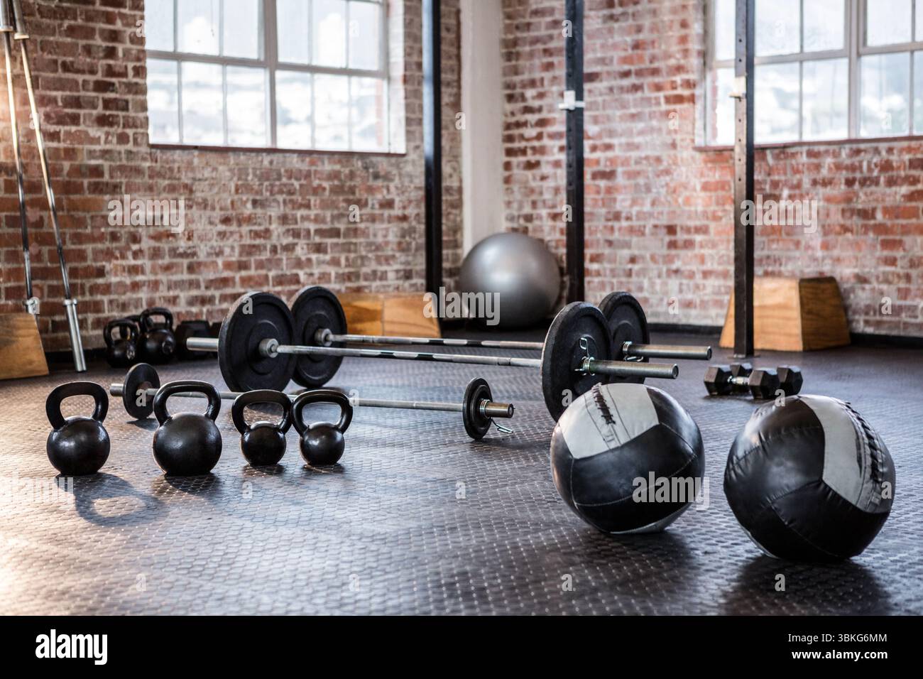 Warehouse style gym equipment hi-res stock photography and images - Alamy