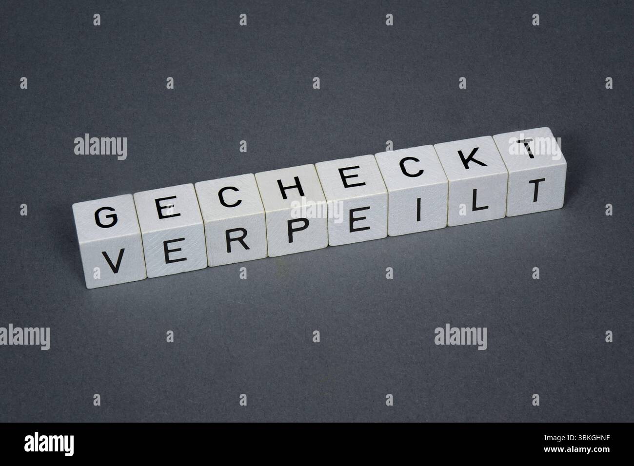 Buchstabenwürfel mit gecheckt und verpeilt Fotomontage ...