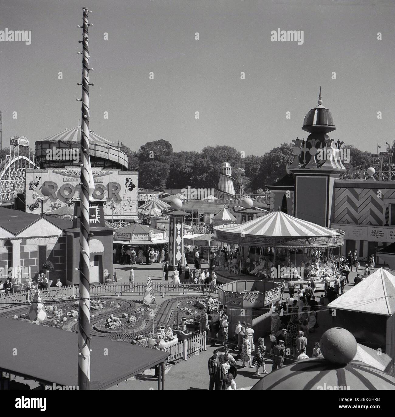 1960s, historical, view over Battersea funfair in Battersea Park, South ...