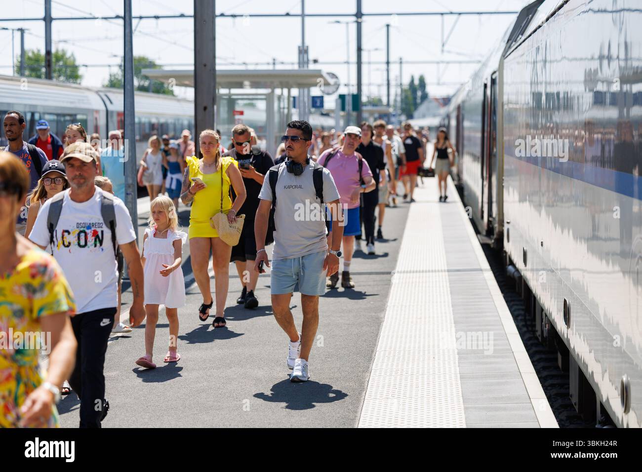 Blankenberge, Belgium. 21st June, 2025. tourists pictured at the train ...