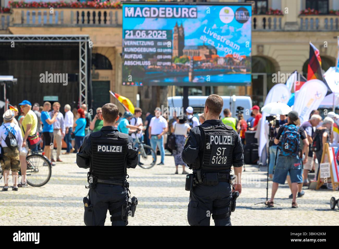 21 June 2025, Saxony-Anhalt, Magdeburg: Police officers secure the ...