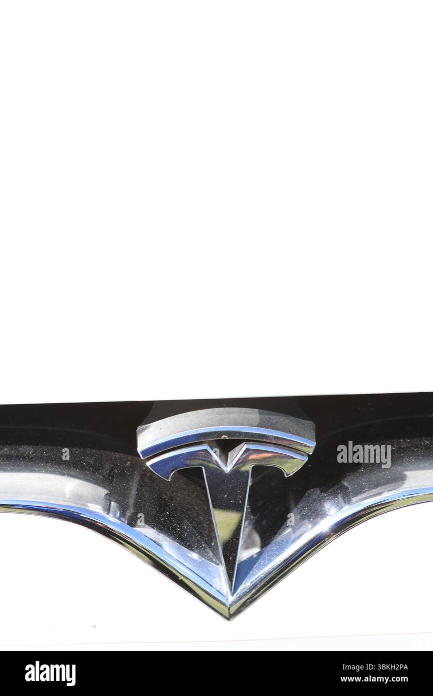 Close up of Tesla hood bonnet and logo EV white paint Stock Photo - Alamy