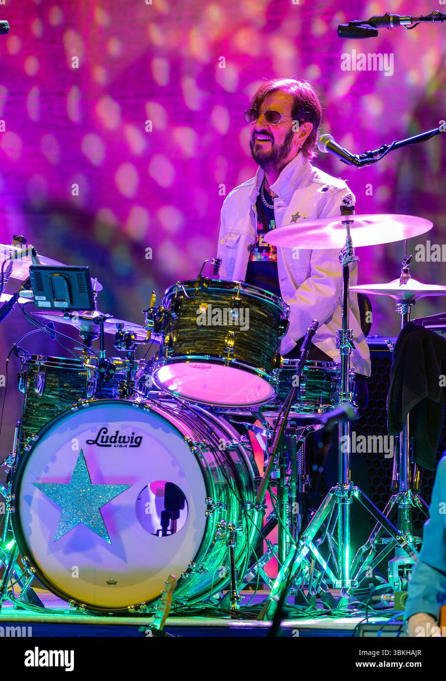 HOLLYWOOD, FL-JUNE 20: Ringo Starr performs with his All Star Band at ...
