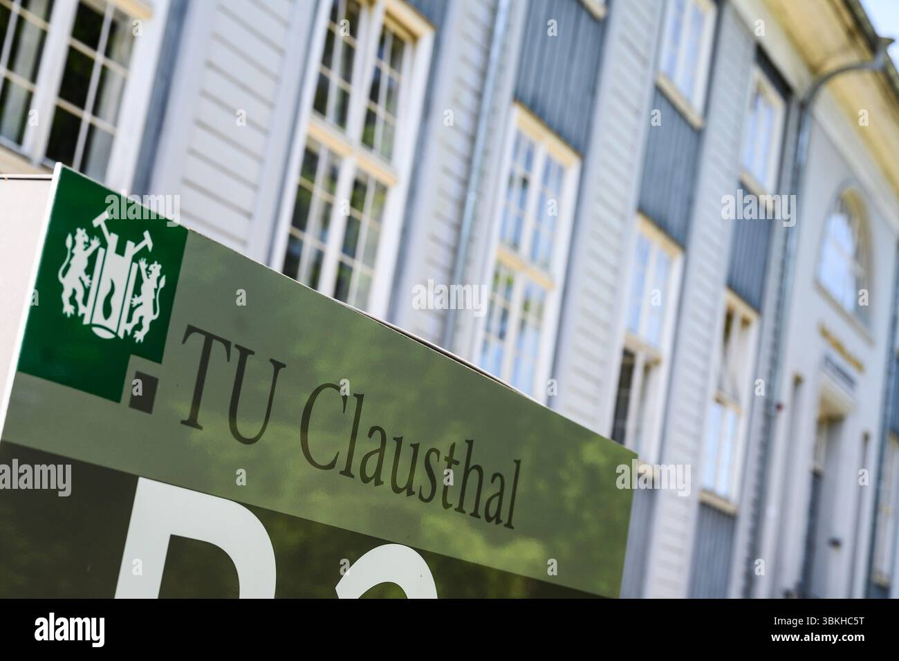 Clausthal Zellerfeld, Germany. 21st June, 2025. A "TU Clausthal" sign stands in front of a ...