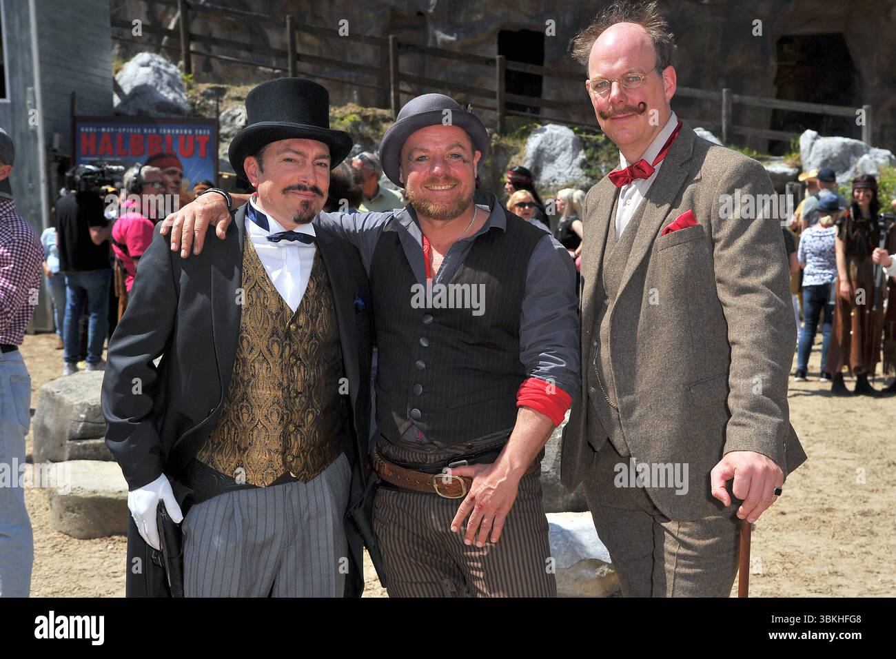 Alexis Kara als Dr. Jefferson Hartley, Dustin Semmelrogge als Jeremy ...