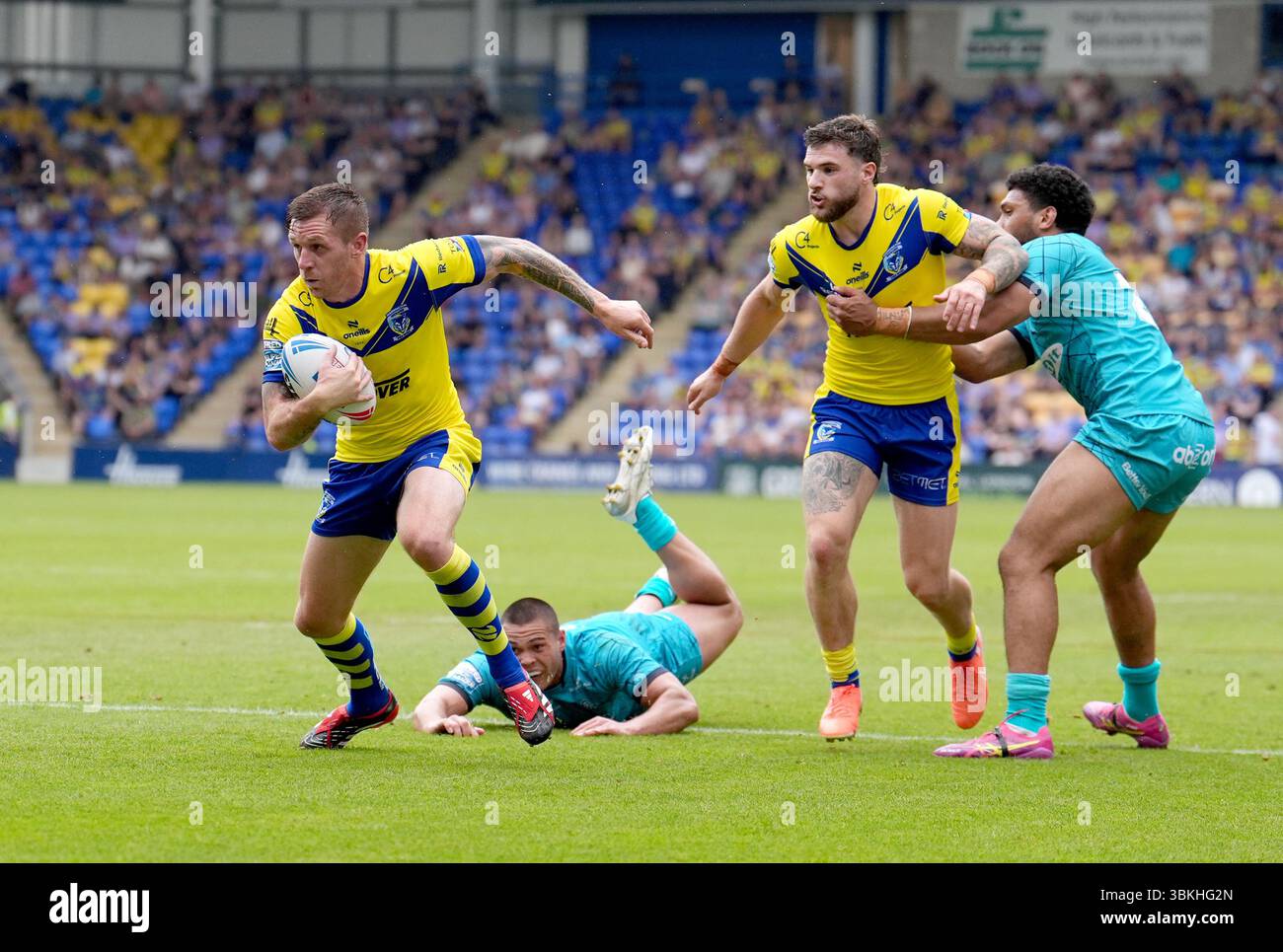 Warrington Wolves' Marc Sneyd breaks away to score a try against ...