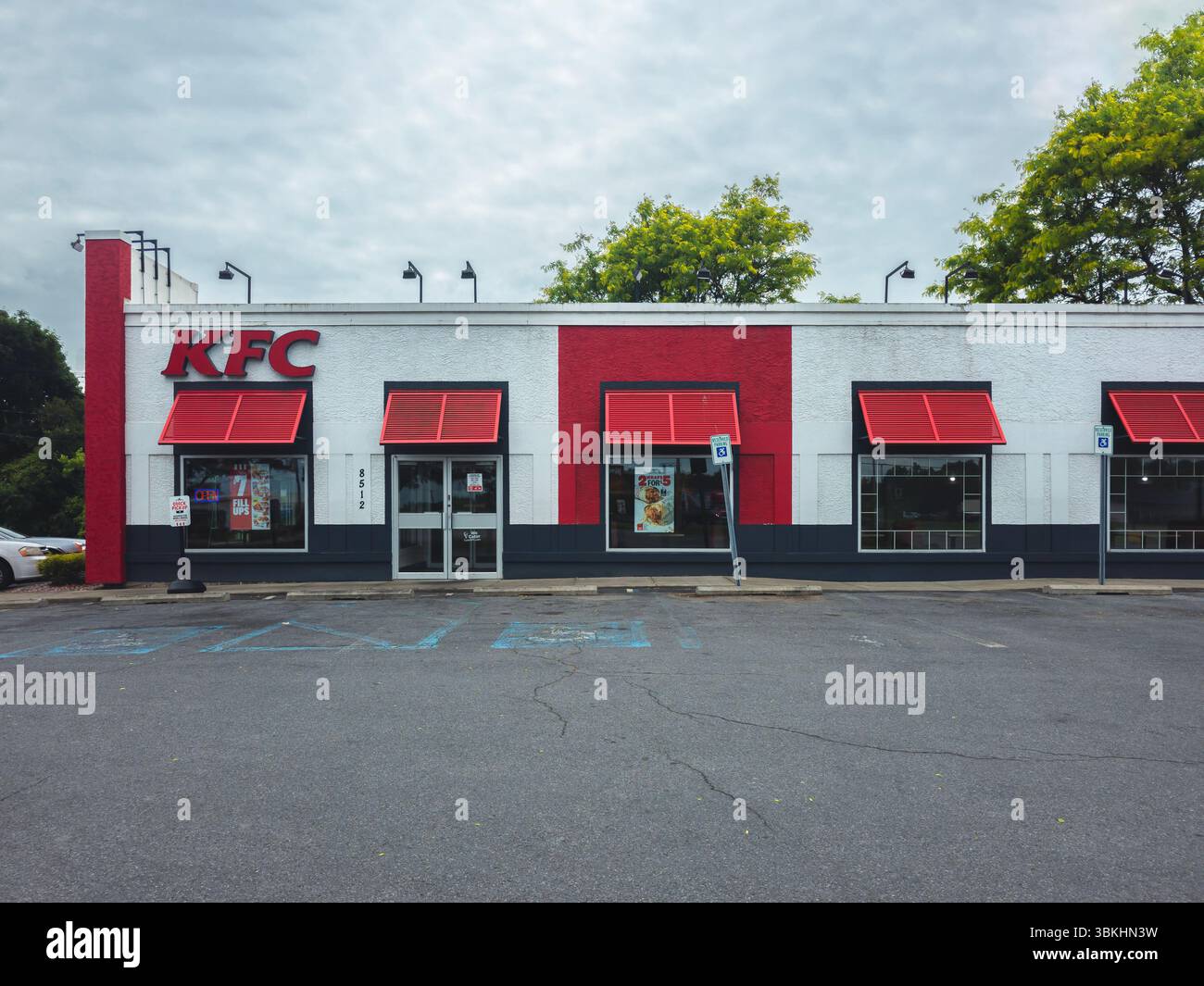 New Hartford, NY - Jun 16, 2025: Wide view of KFC (Kentucky Fried ...