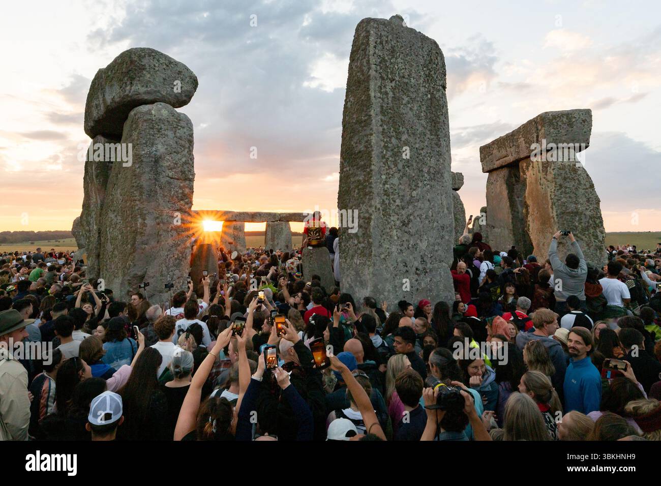 Salisbury Plain, UK. 21 June 2025. Record Crowds Celebrate Summer ...