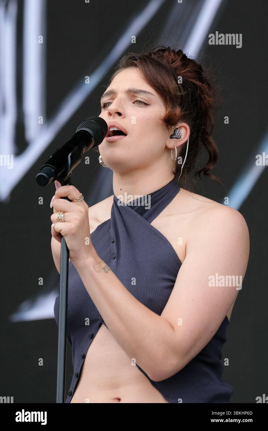 Newport, Isle of Wight, UK. 21st June, 2025. British singer, songwriter ...