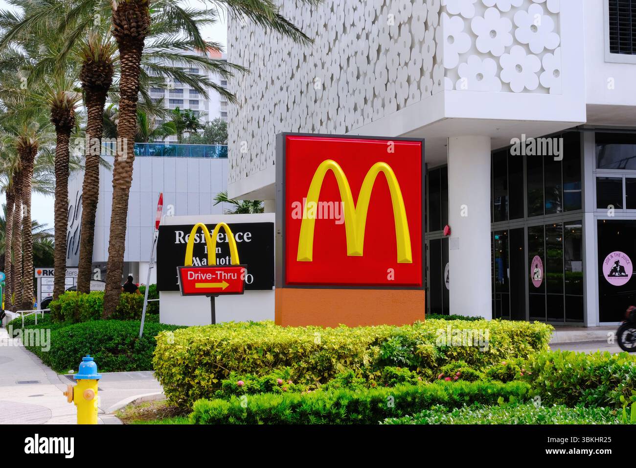 Lush logo hi-res stock photography and images - Alamy