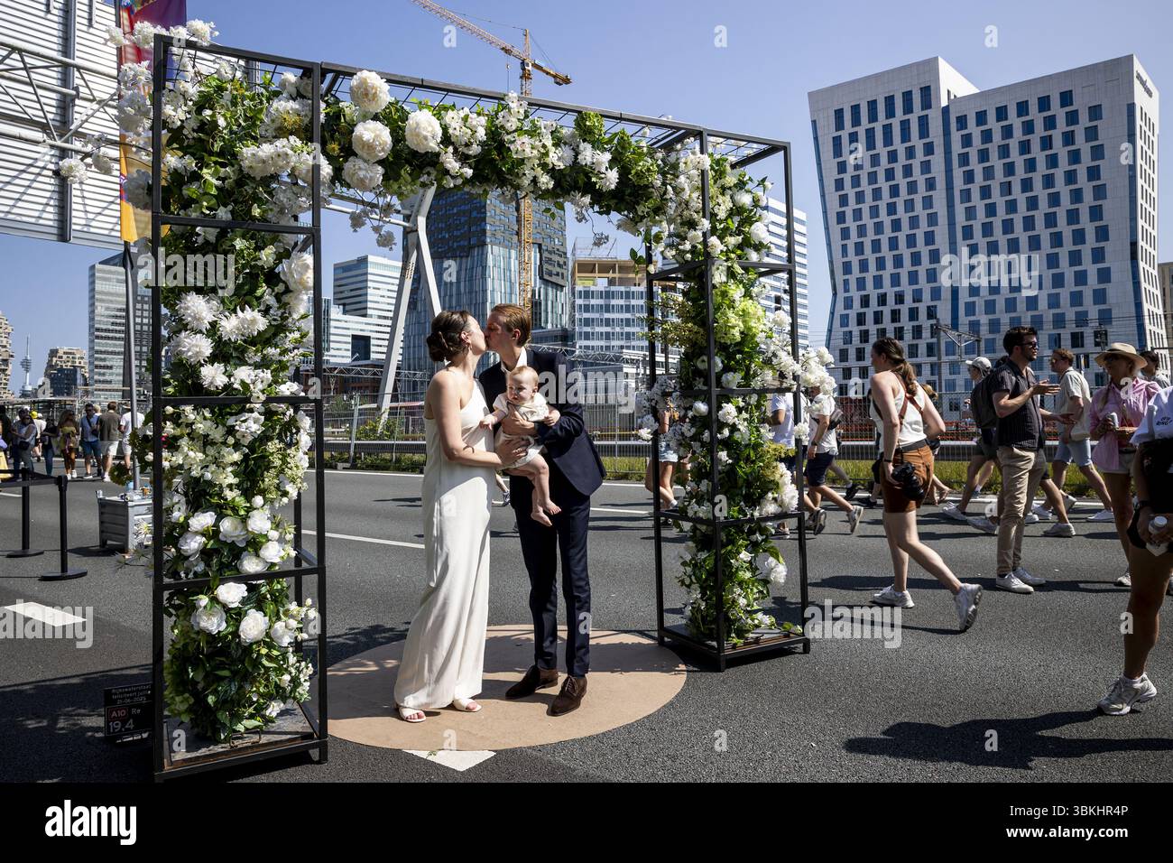 AMSTERDAM - A newlywed couple on the car-free Ring A10 where the city ...