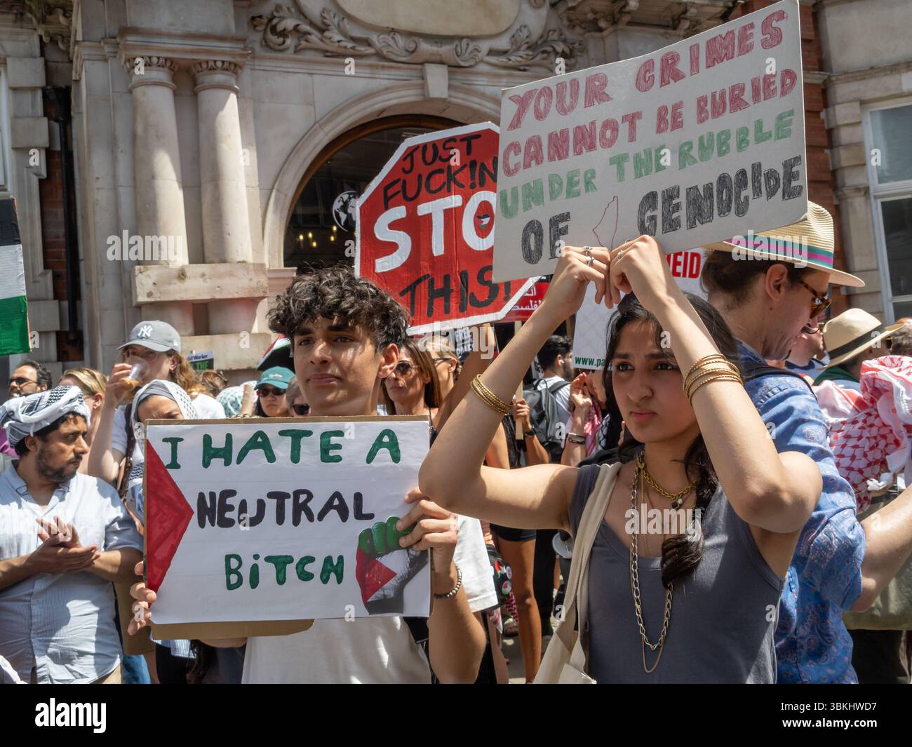 London, UK. 21 June 2025. Many thousands including many Jews march to ...