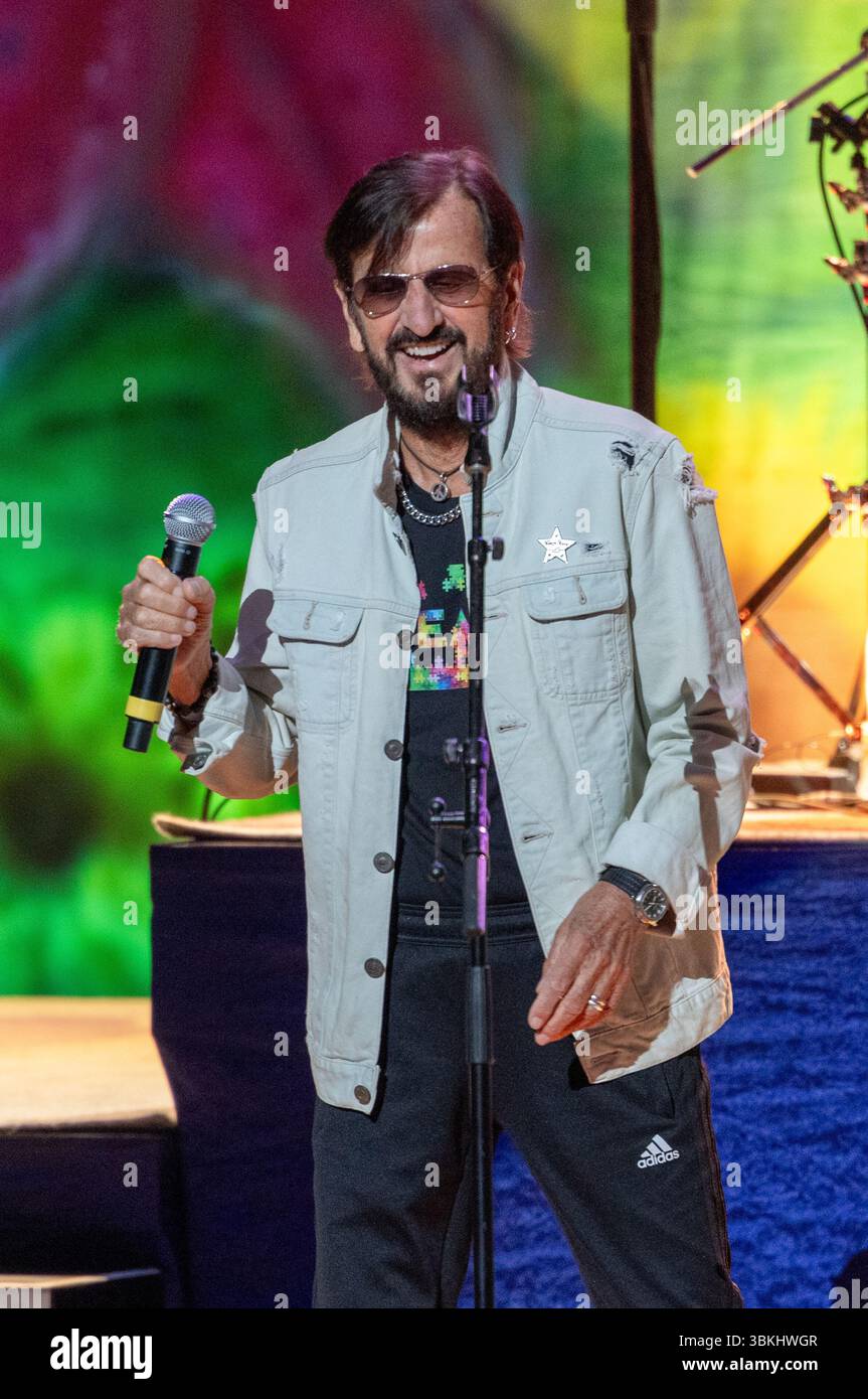 HOLLYWOOD, FL-JUNE 20: Ringo Starr performs with his All Star Band at ...