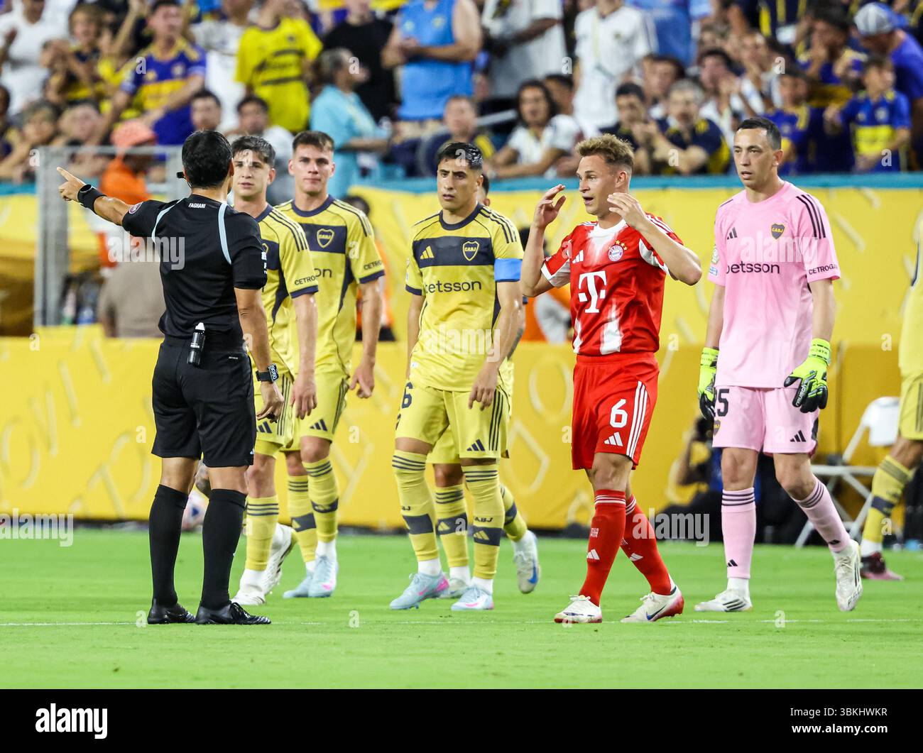 Miami Gardens, USA. 20th June, 2025. Referees Alireza Faghani talks to ...