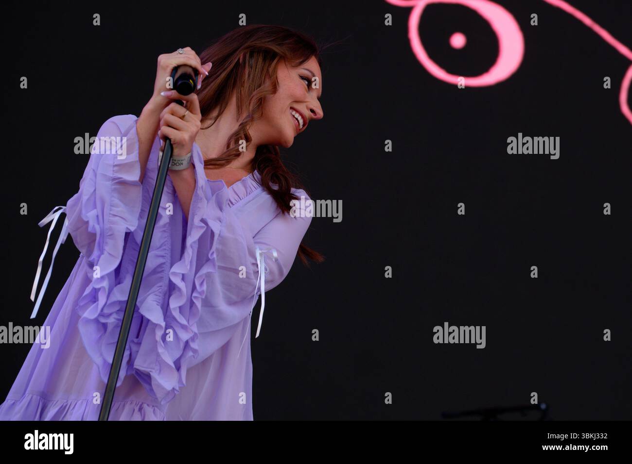 Woodstock, Oxfordshire, UK. 21 June 2025. Remember Monday perform ...