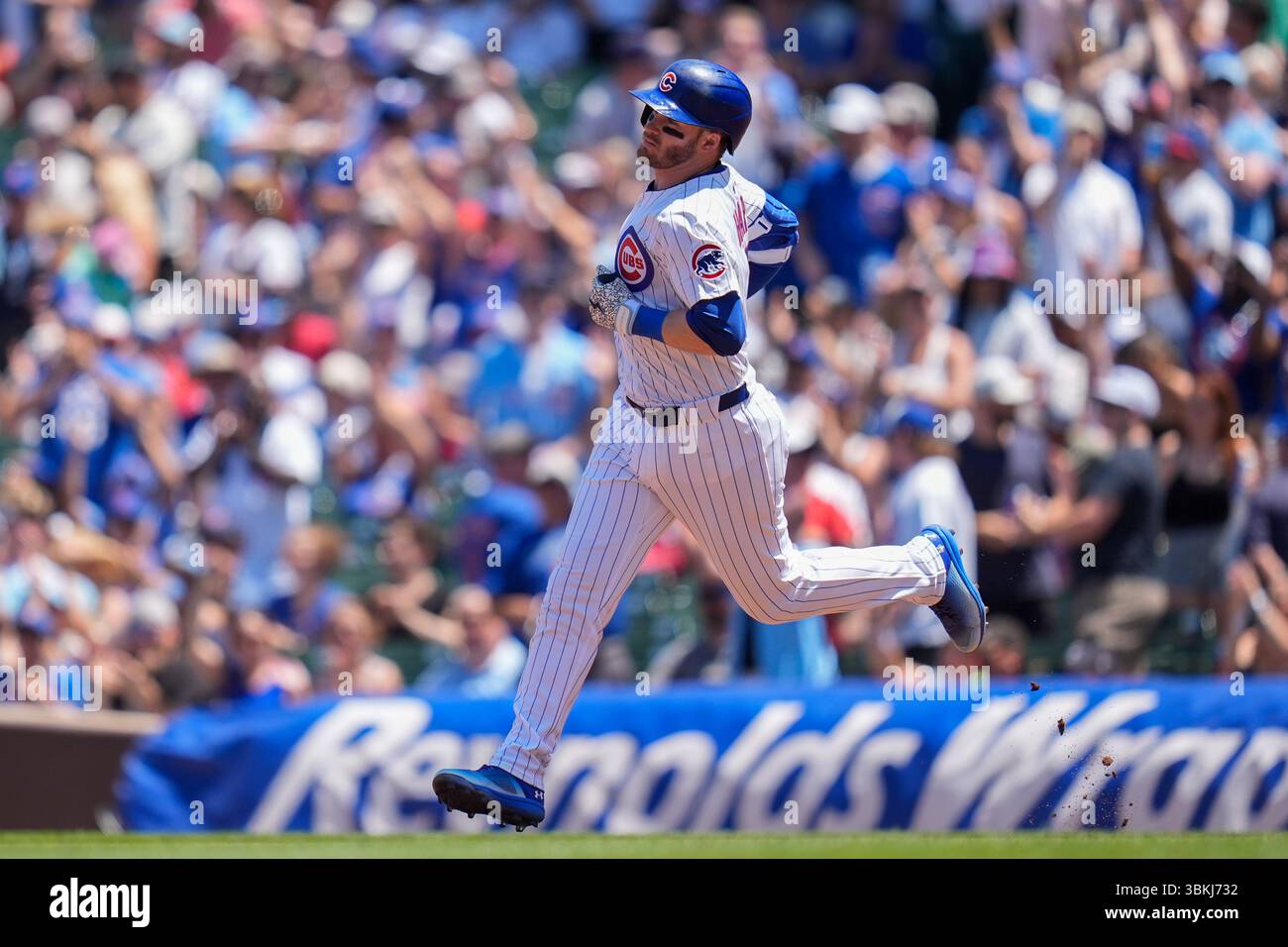 Chicago Cubs' Ian Happ (8) runs the bases after hitting a home run ...