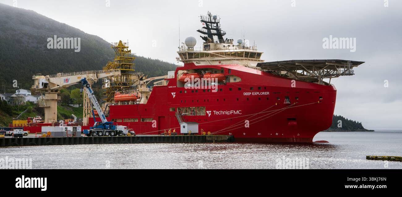 The Deep Explorer, a huge Offshore Subsea Construction and Diving ...