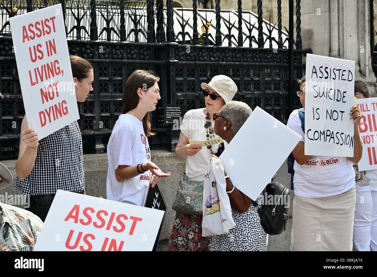 Assisted dying protest uk hi-res stock photography and images - Alamy