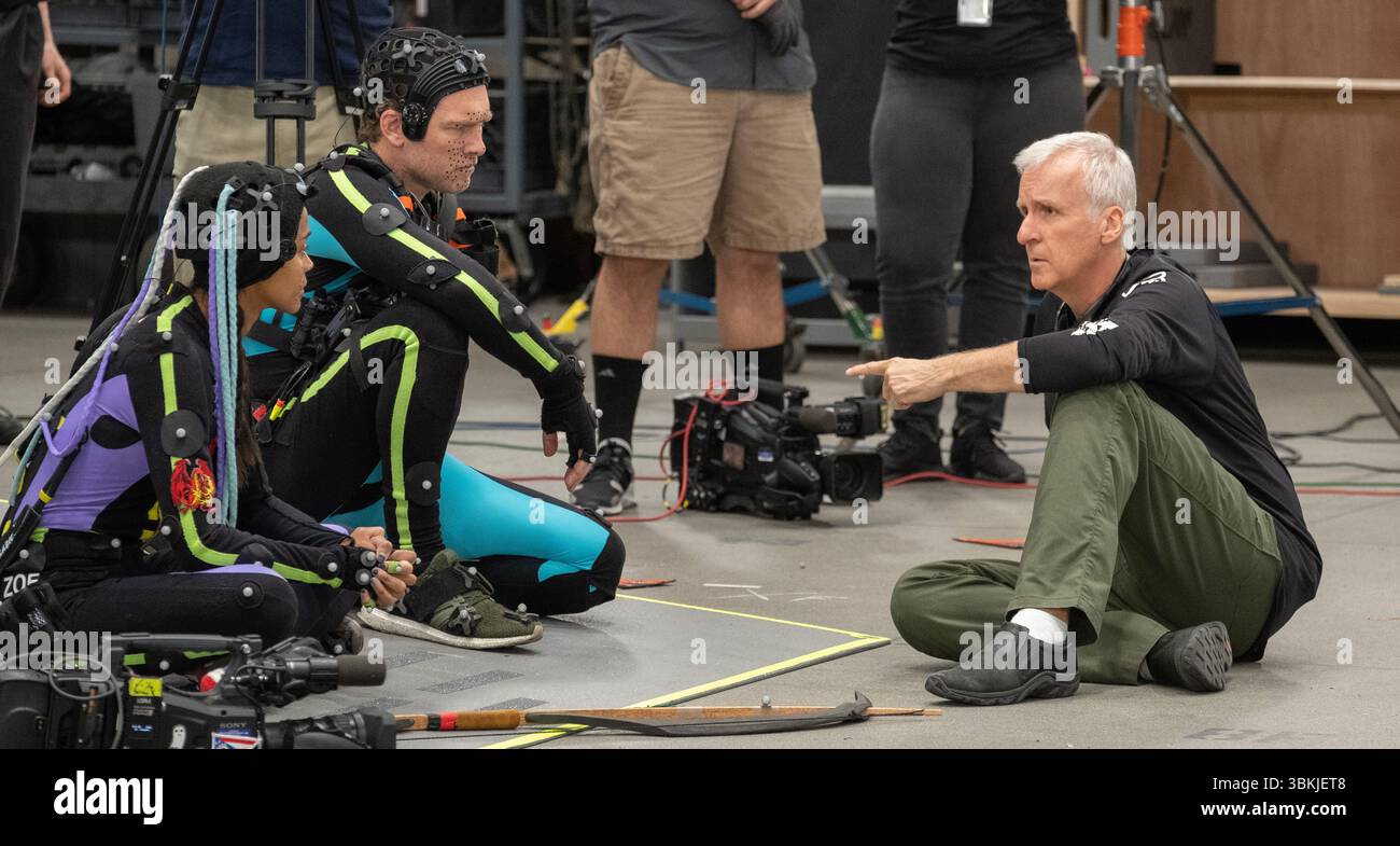 Avatar fire and ash sam worthington hi-res stock photography and images ...