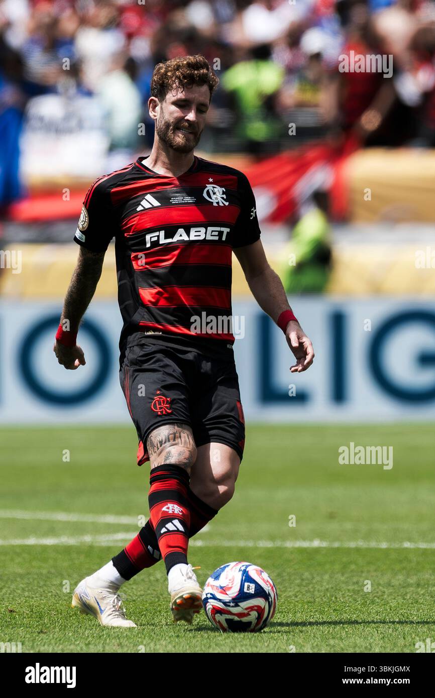 Leo Pereira of CR Flamengo in action during the FIFA Club World Cup ...