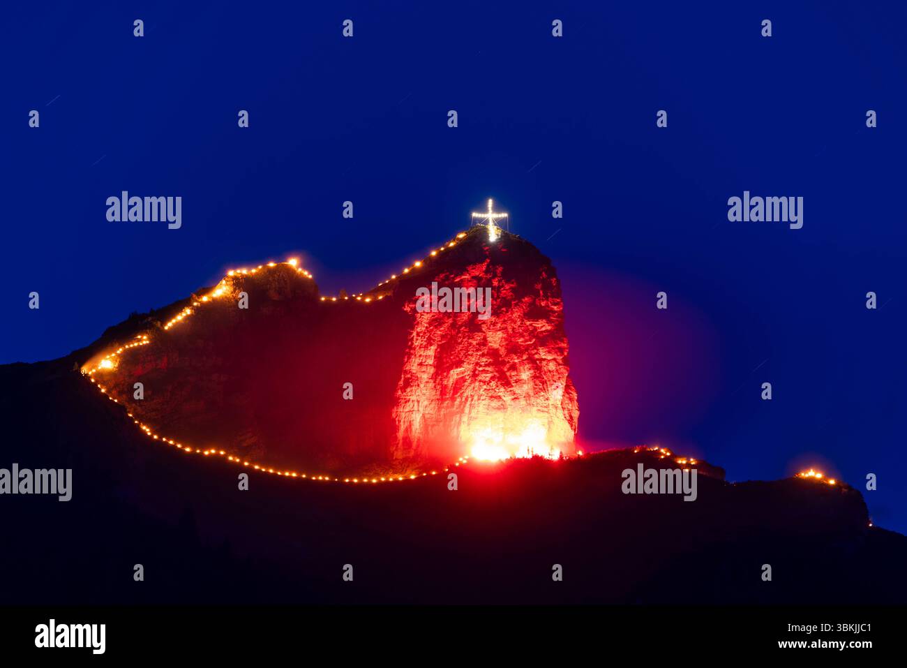 Sonnenwendfeuer am Achensee Bergfeuer zur Sommersonnenwende sind an den ...