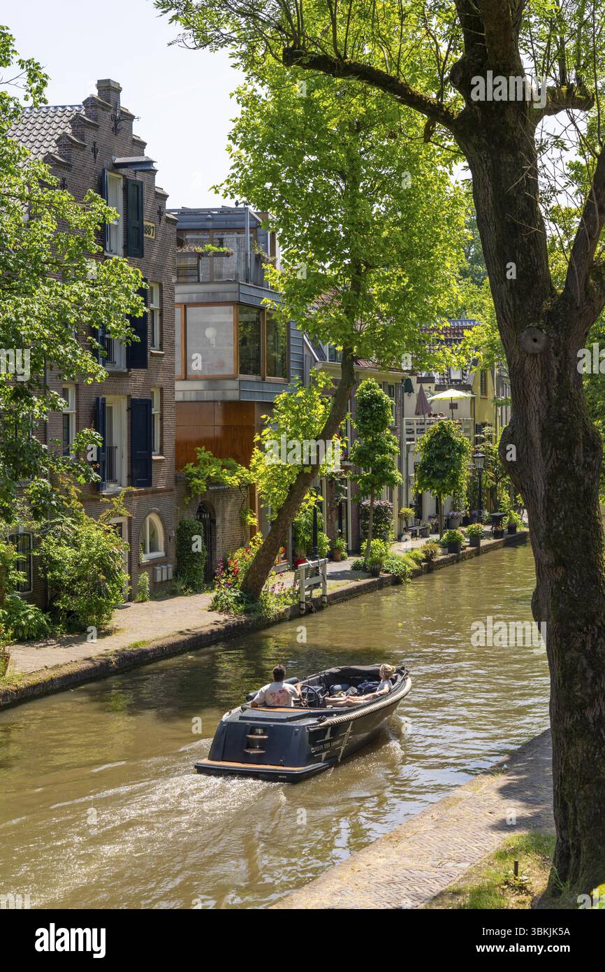 Residential buildings, living on the Oudegracht, in the southern ...