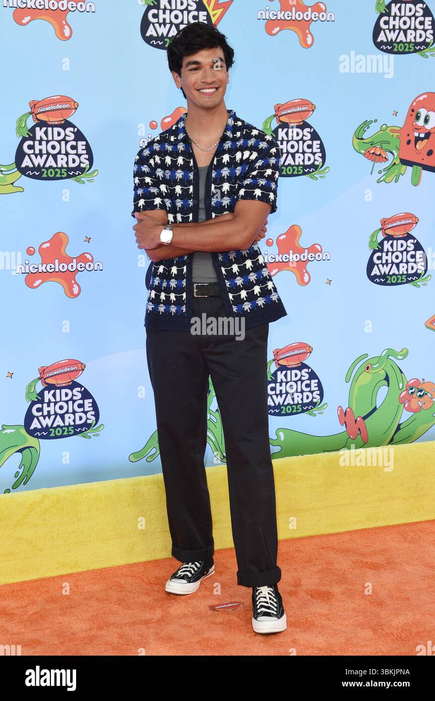 Jacob Rodriguez arrives at the Nickelodeon Kids' Choice Awards on ...