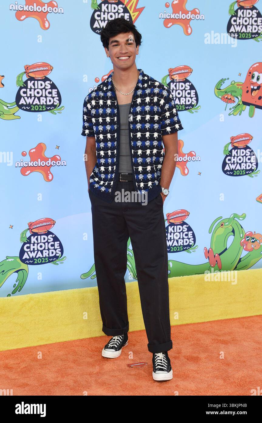 Jacob Rodriguez arrives at the Nickelodeon Kids' Choice Awards on ...