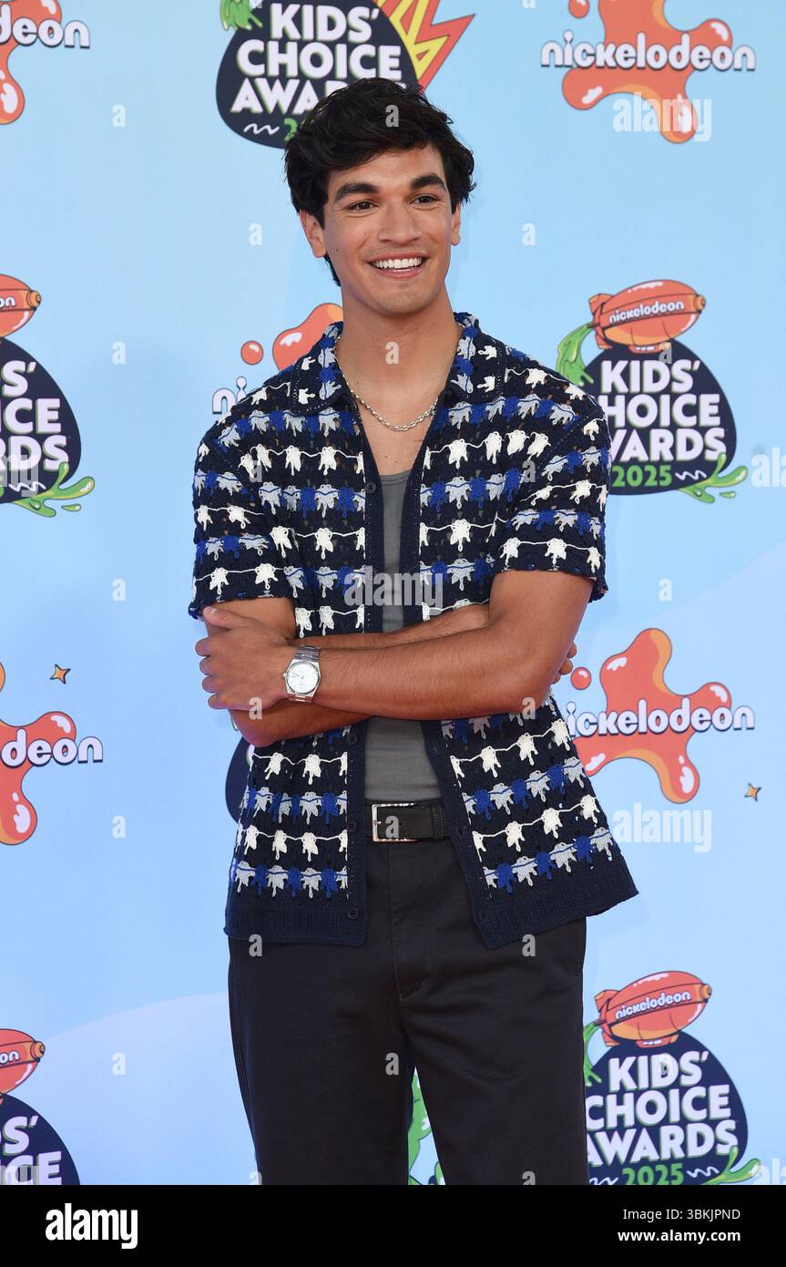 Jacob Rodriguez arrives at the Nickelodeon Kids' Choice Awards on ...