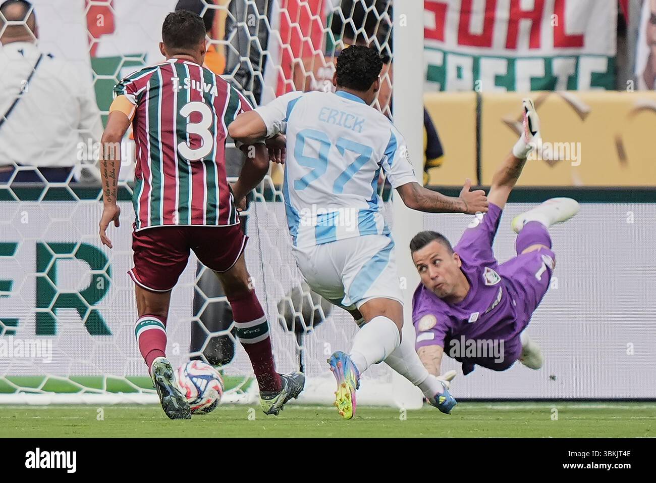Fluminense's Fabio (1) can't deflect a pass by Ulsan HD during the ...