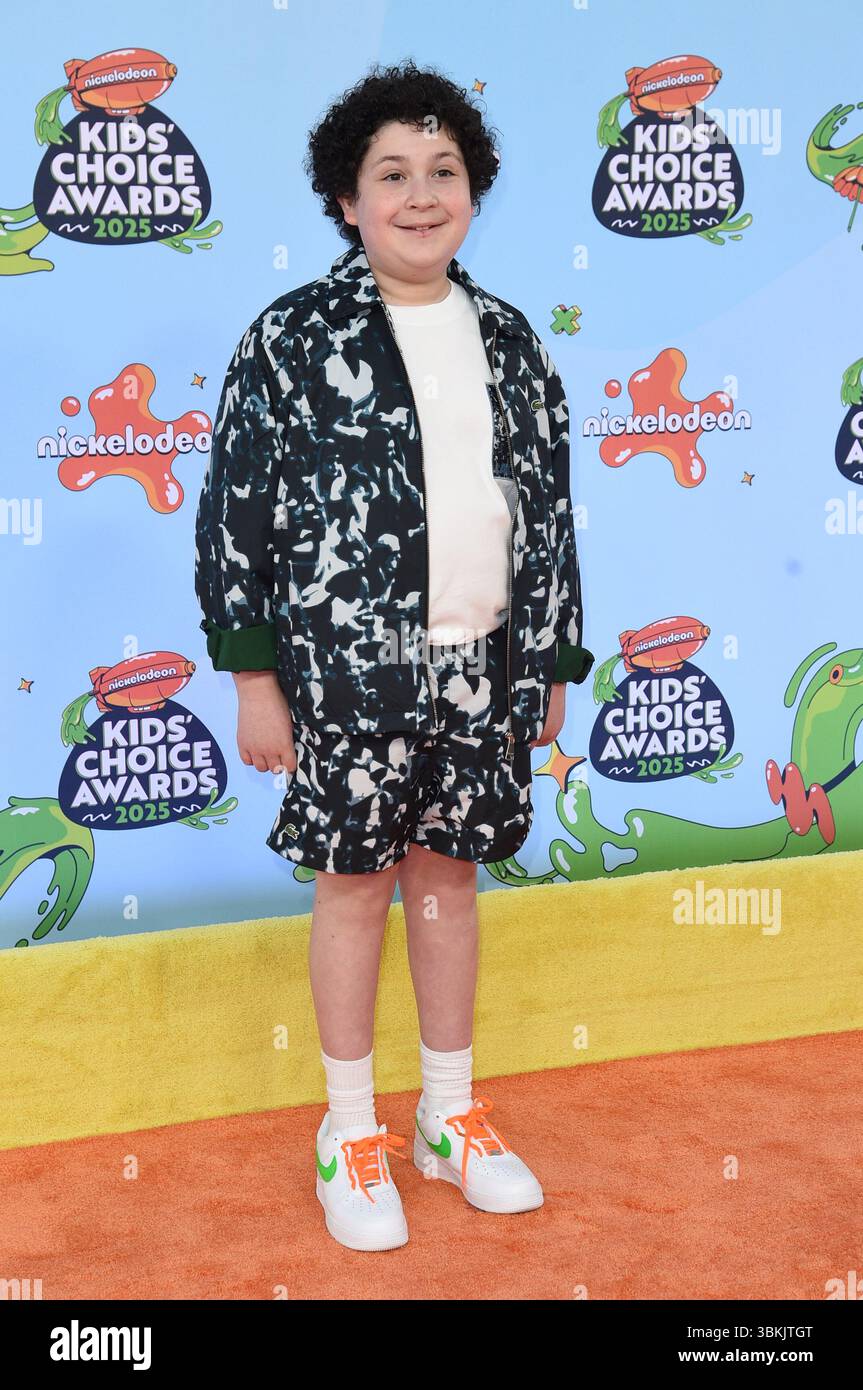 Aaron Harris arrives at the Nickelodeon Kids' Choice Awards on Saturday ...