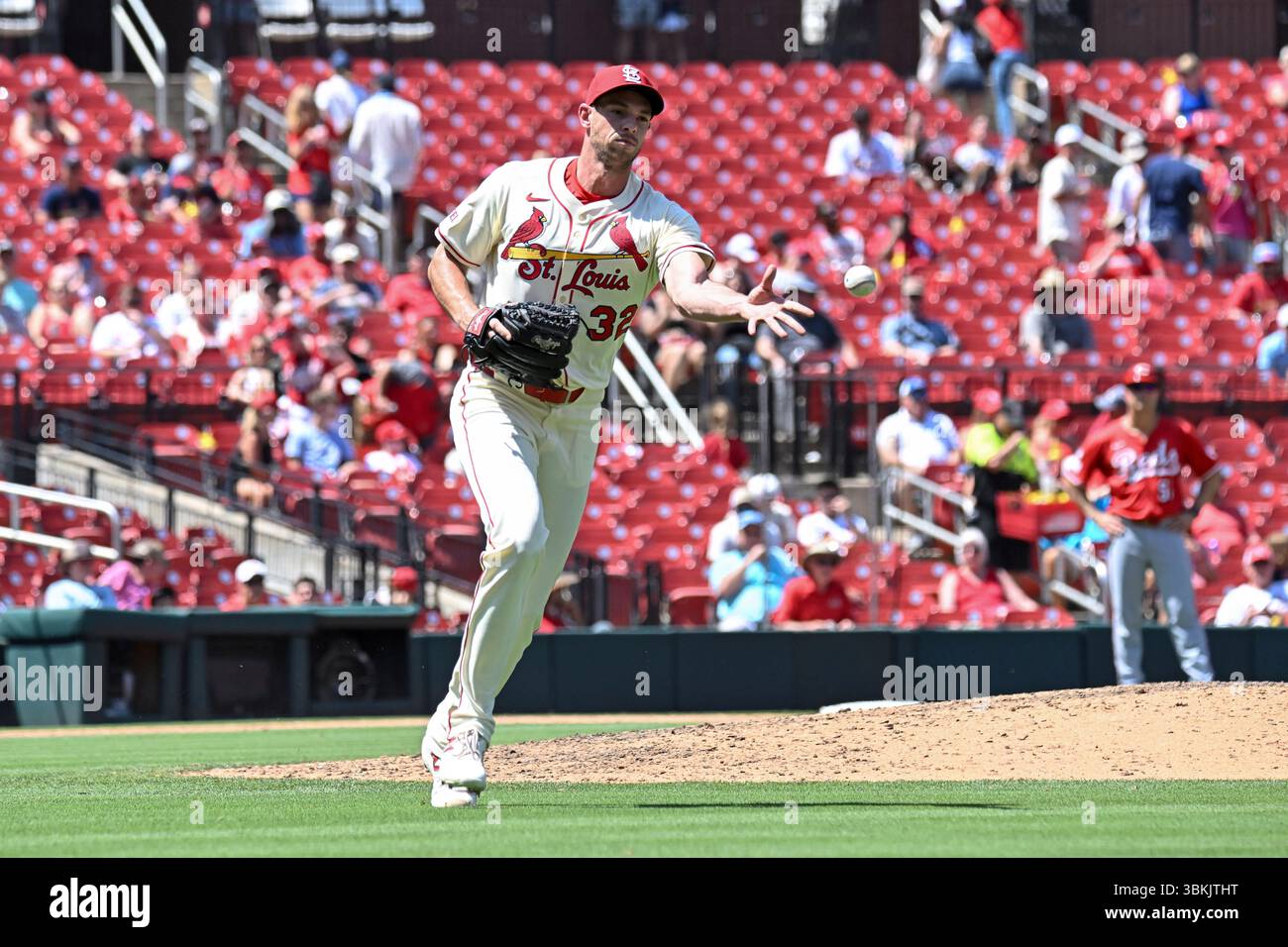 ST. LOUIS, MO - JUN 21: St. Louis Cardinals pitcher Steven Matz (32 ...