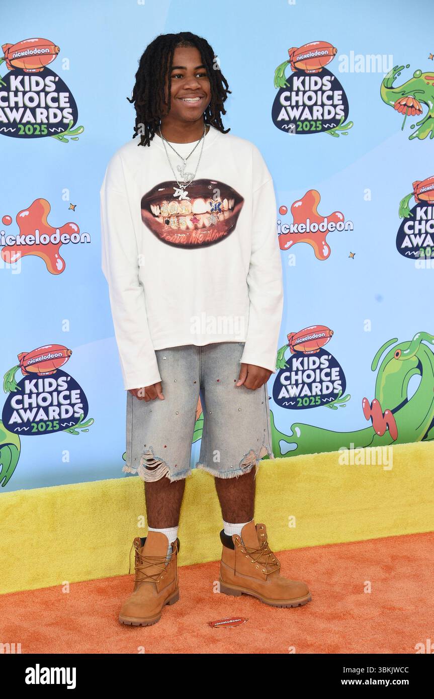 Dylan Gilmer arrives at the Nickelodeon Kids' Choice Awards on Saturday ...