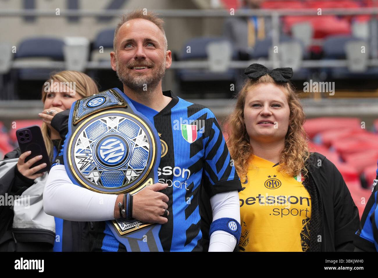 Seattle, United States. 21st June, 2025. Inter Milan supporters watch ...