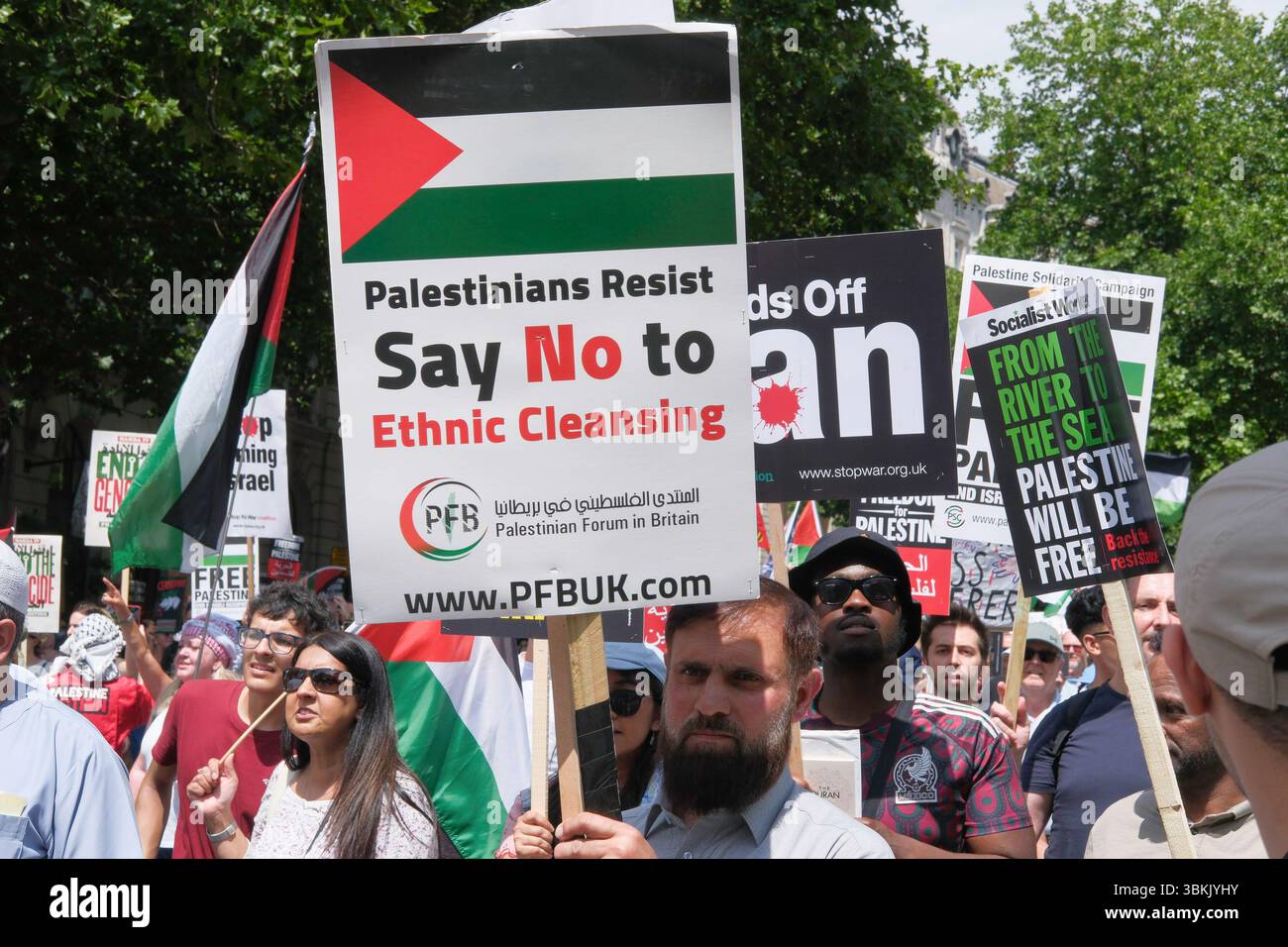 London,UK. 21st June 2025. Thousands of Palestine solidarity ...