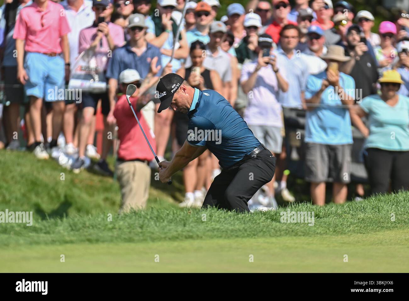 June 21, 2025: Justin Thomas chips onto the 9th green during the third ...