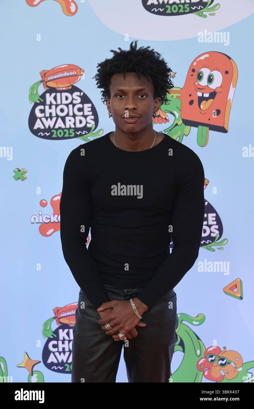 Israel Johnson attends the 2025 Nickelodeon Kids' Choice Awards at ...