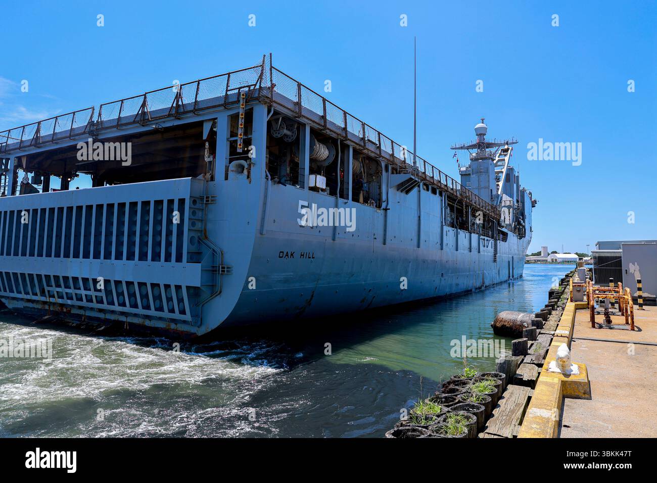 The Harpers Ferry-class dock landing ship USS Oak Hill (LSD 51) departs ...