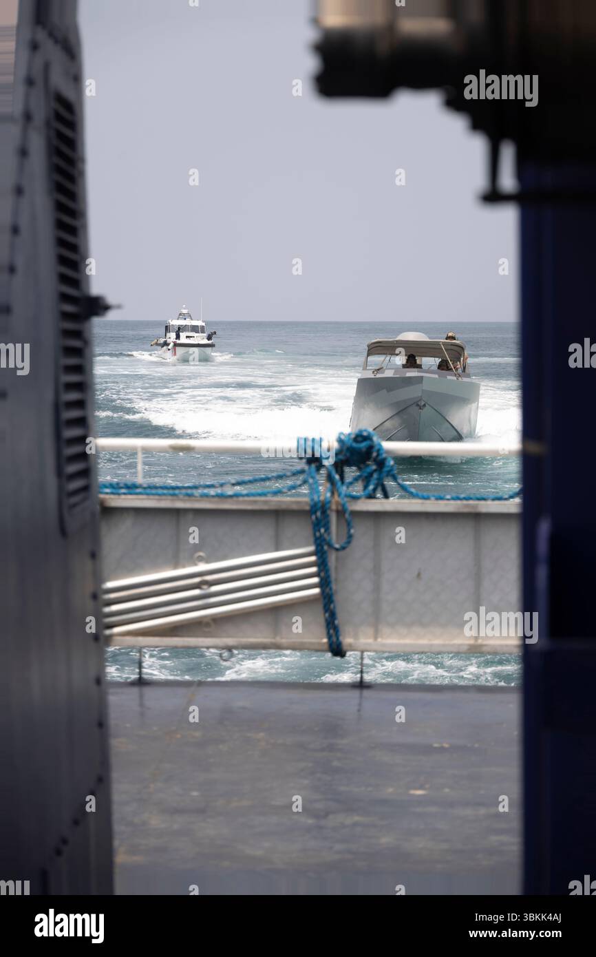 U.S. Naval Special Warfare operators and Philippine Coast Guard service ...