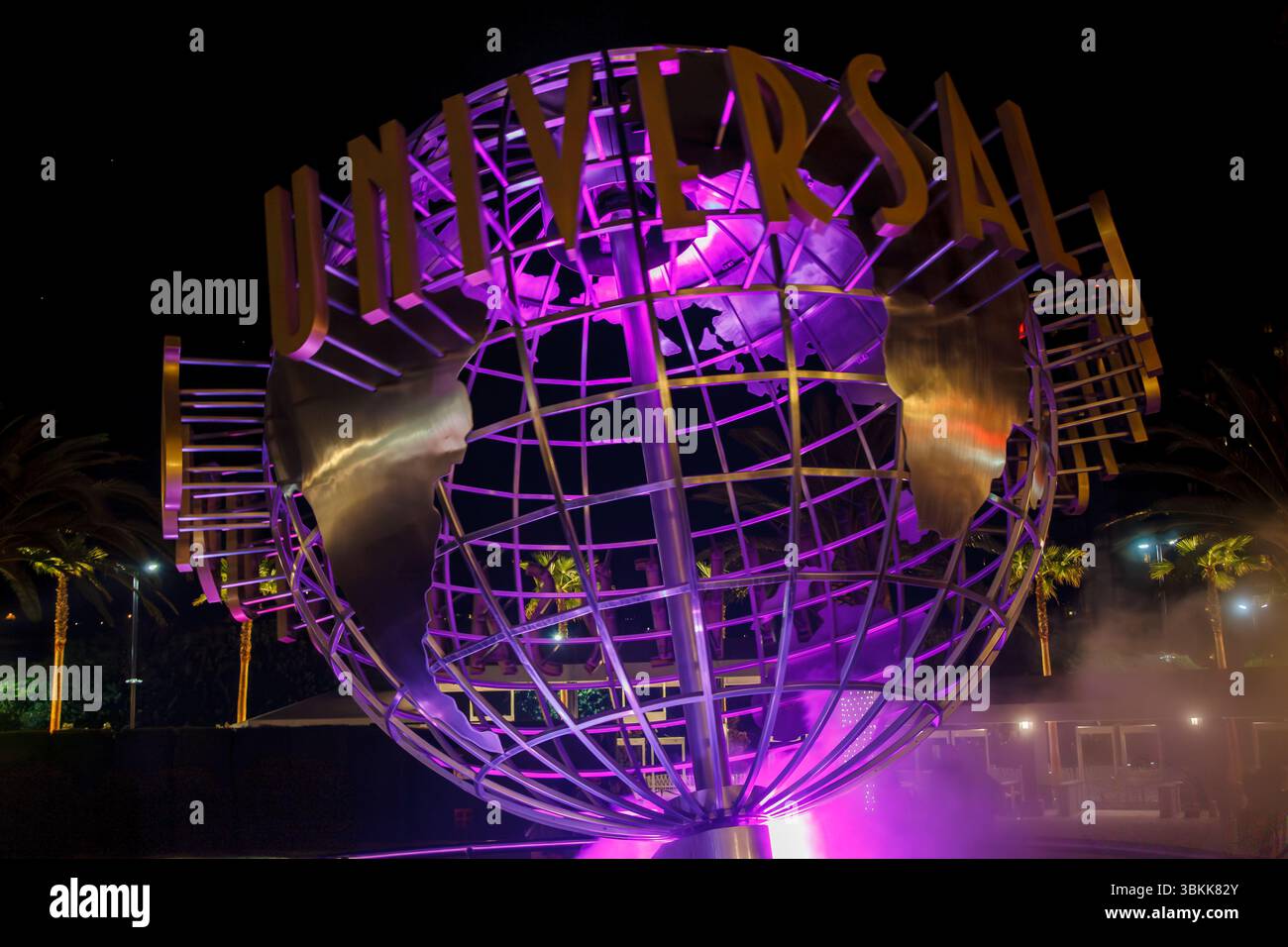 The Universal Studios Hollywood amusement park sign at night, Los ...