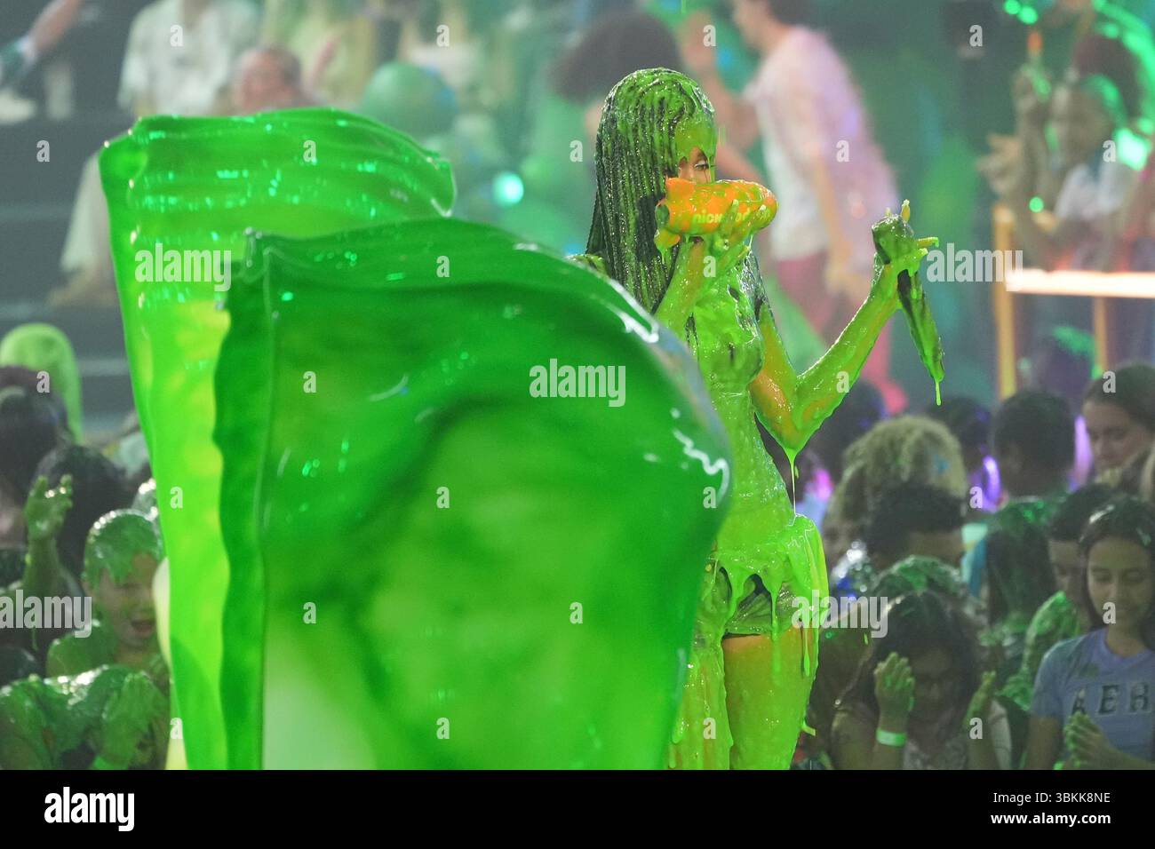 Host Tyla gets slimed during the Nickelodeon Kids' Choice Awards on ...