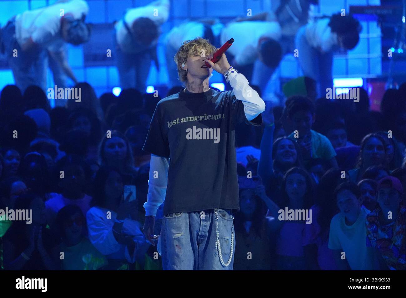 Machine Gun Kelly performs "Cliche" during the Nickelodeon Kids' Choice ...