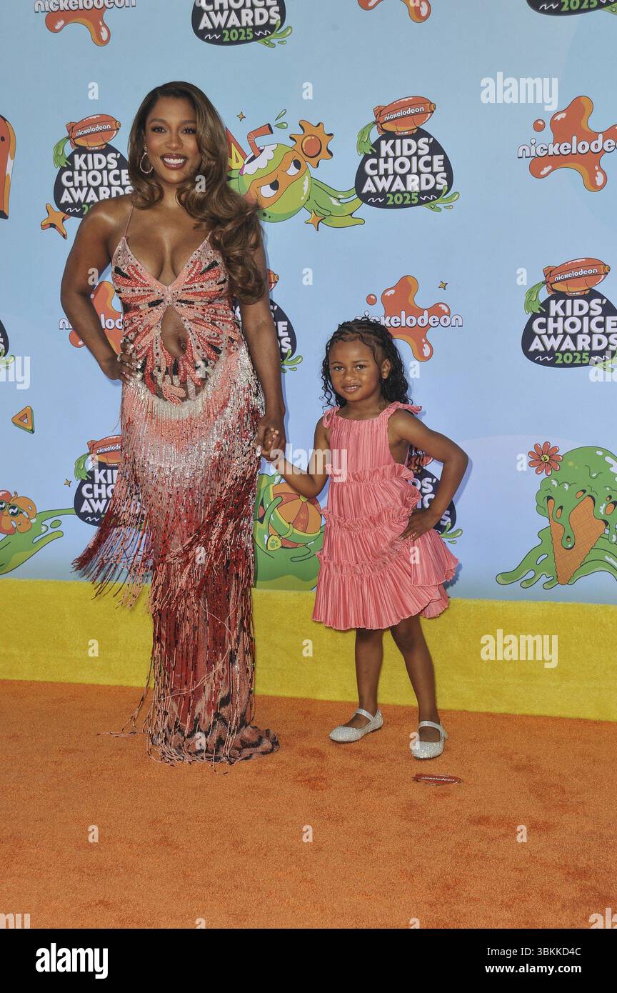 Hazel Monét, Victoria Monét at arrivals for Nickelodeon Kids Choice ...