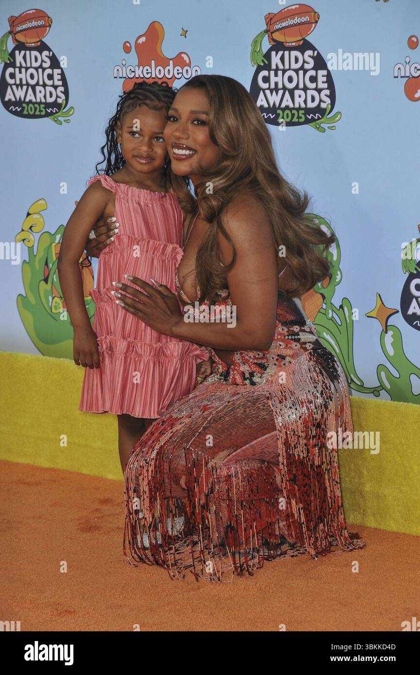Hazel Monét, Victoria Monét at arrivals for Nickelodeon Kids Choice ...